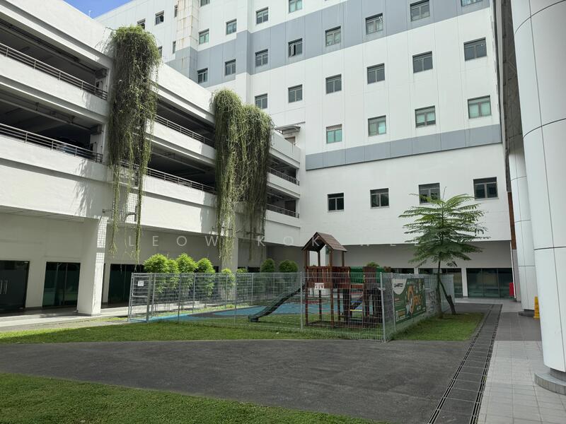 Column free / 5m high non Jtc manufacturing / production / assembly ...