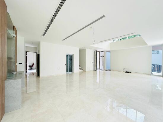 Brand New & Luxury Bungalow/Lift& Pool/8 bedrooms all ensuite,park 5 ...