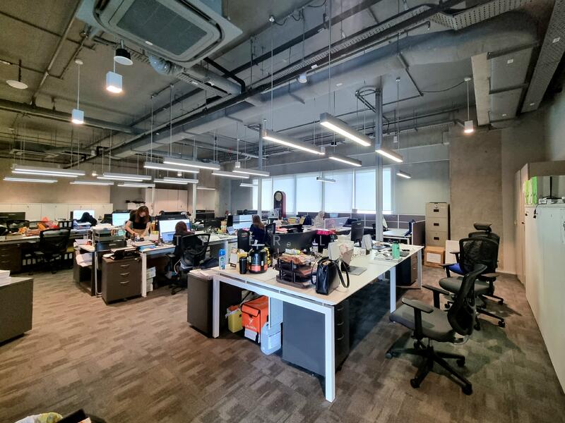 Modern Industrial Building in Jurong West / Boon Lay / Fan Yoong Road ...