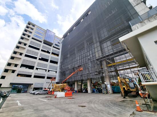 Modern Industrial Building in Jurong West / Boon Lay / Fan Yoong Road ...