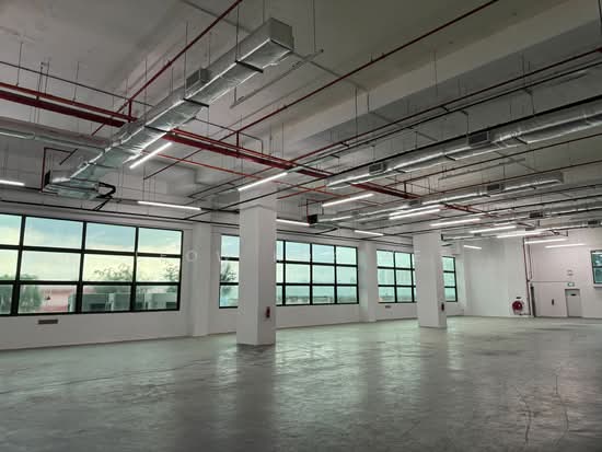6m fitted office / showroom space with 8 meeting rooms / pantry ...