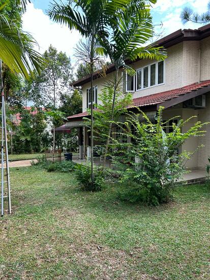 ⭐⭐LANDED7772. Bungalow with nice regular land and Wide Frontage ...