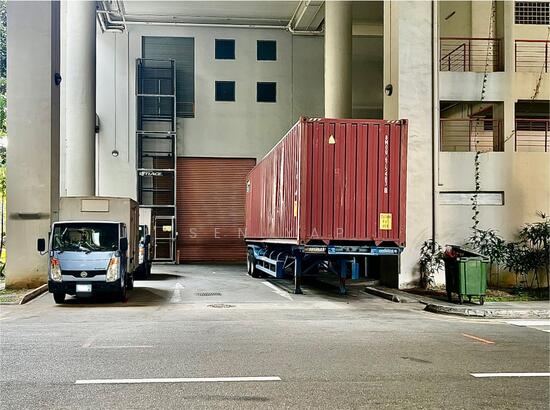 Ground level. 40-footer Direct loading, Big Floor Plate, Woodlands Ave ...