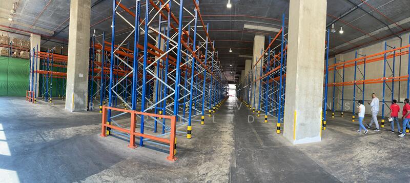 Ramp Up Warehouse with Rackings 23,000sqft 3 Dedicated Loading Bays ...