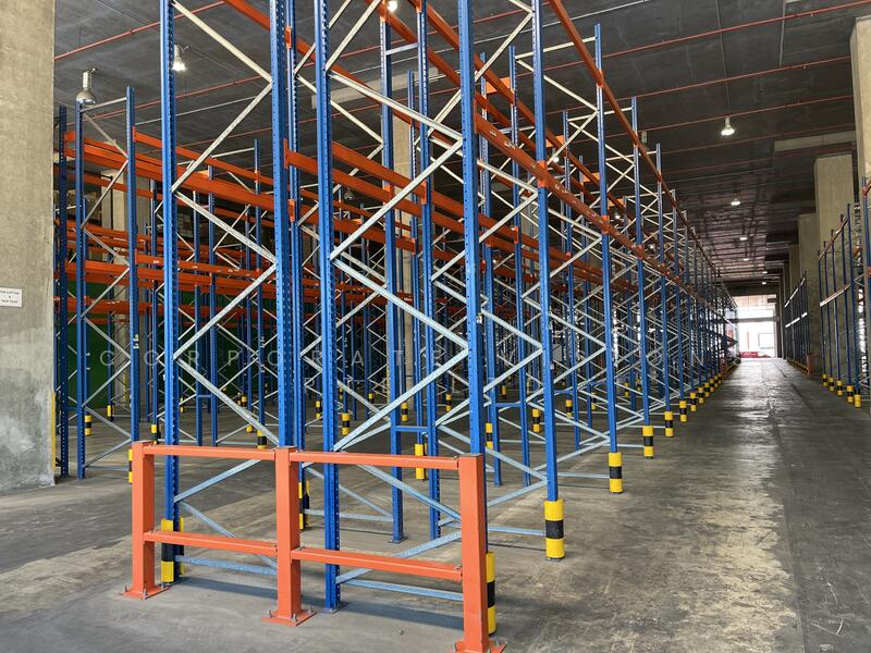 Ramp Up Warehouse with Rackings 23,000sqft 3 Dedicated Loading Bays ...