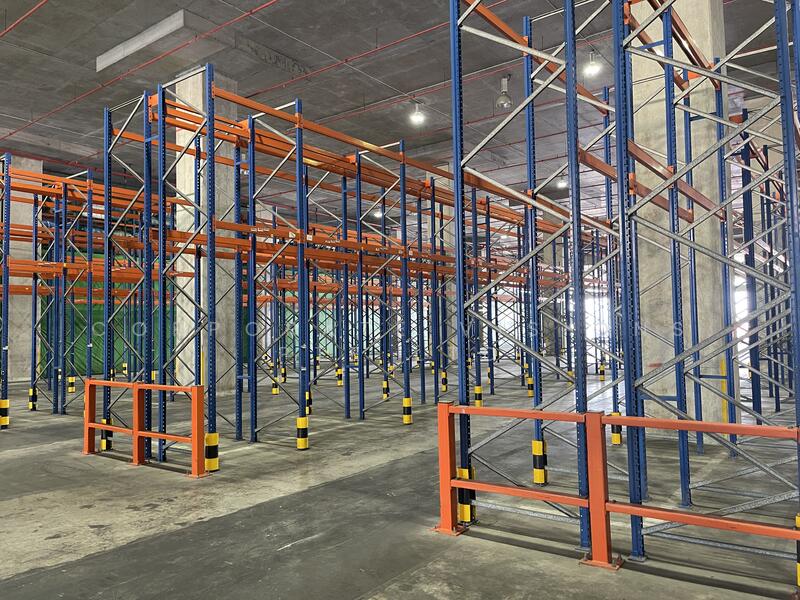 Ramp Up Warehouse with Rackings 23,000sqft 3 Dedicated Loading Bays ...
