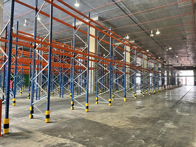 Ramp Up Warehouse with Rackings 23,000sqft 3 Dedicated Loading Bays ...