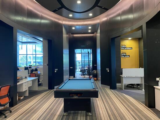 Ground floor showroom office 5m high fitted outside cbd high ceiling office 5mins walk to mrt ...