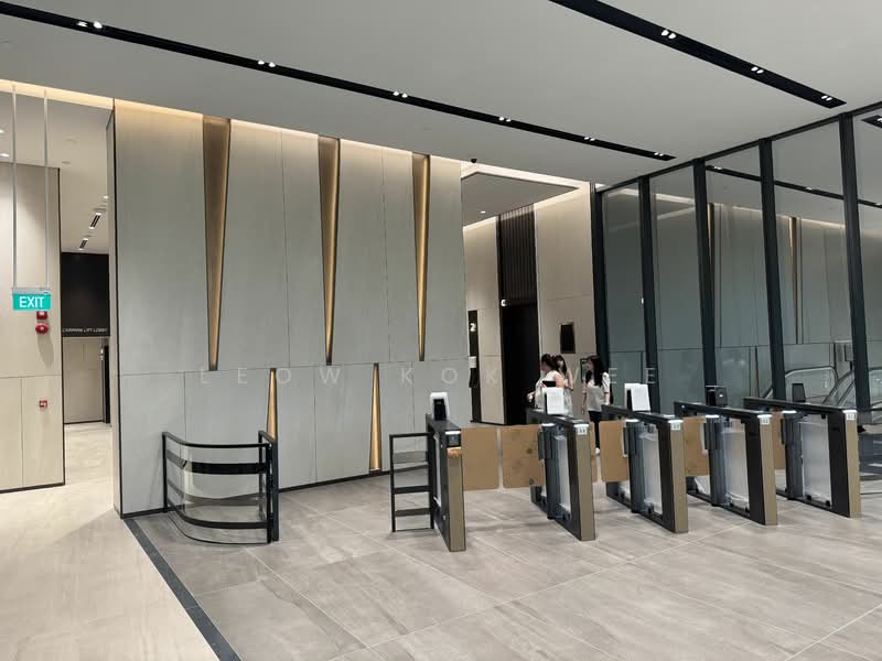 5m high grade A office / showroom with raise flooring / coloumn free ...
