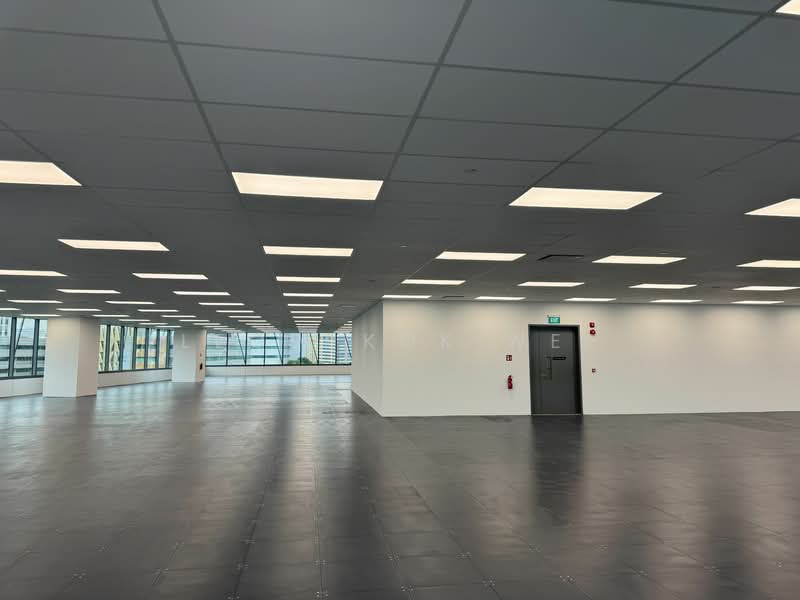 5m high grade A office / showroom with raise flooring / coloumn free ...