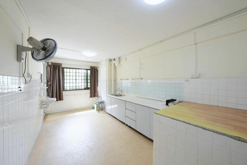 Clementi 2 Level HDB Shophouse/Good Rental Yield, Clementi Avenue 5 ...