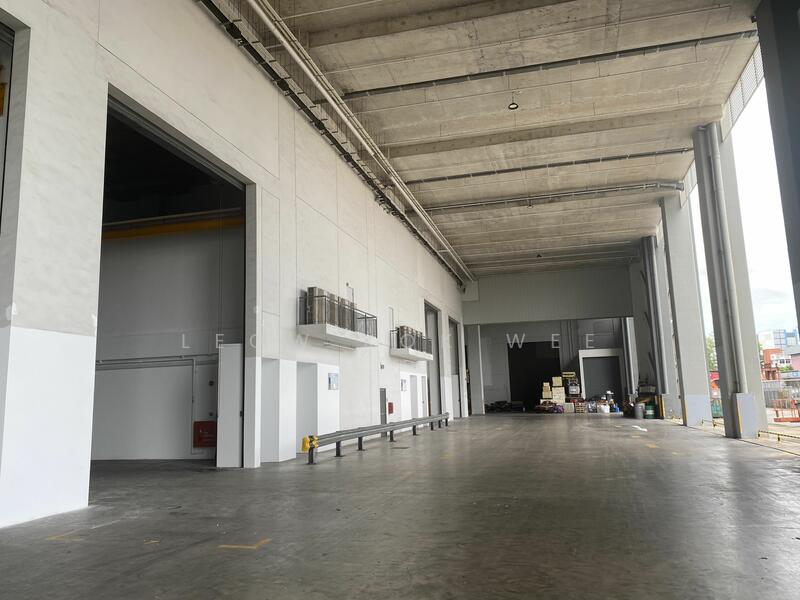 Marine , oil & gas use 12m workshop / warehouse with overhead crane ...