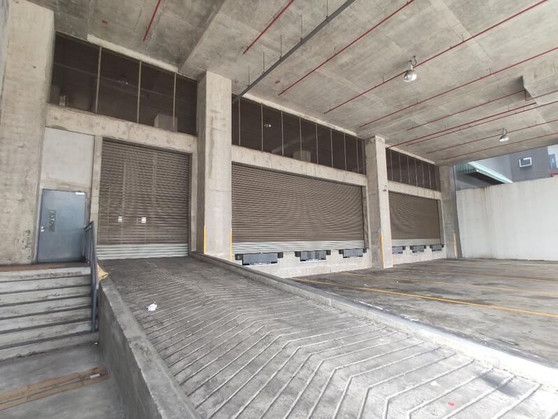 Jurong 40ft Ramp-Up Warehouse Space With 6 Own Loading Bays & Shutters ...