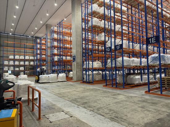With 5672 Pallet Racks | Ground | 13m Clear | 6 Bays @ Tuas, Tuas ...