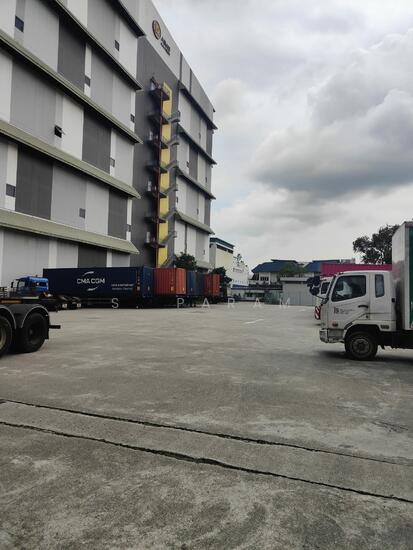 GROUND FLOOR UNIT @ GUL AREA Warehouse with Loading Bay Facilities for ...