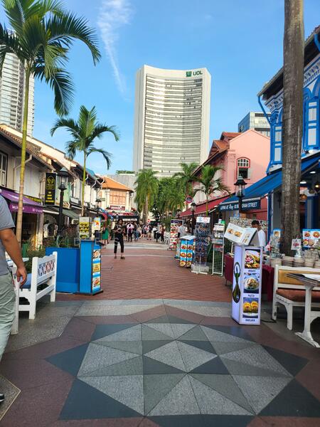 "High Footfall at Bussorah Street – Crowds of Tourists Visit Daily ...