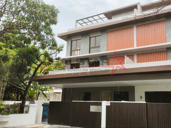 D15, SENANG. New Semi-Detached House with Lift And 3 Car Porch ...