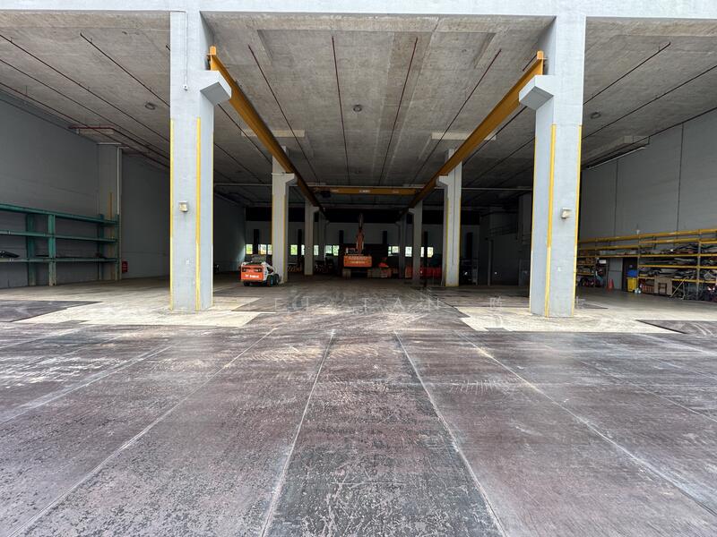 Ground Floor I Ceiling 9.5m I 5 Tons Overhead Crane I Warehouse ...