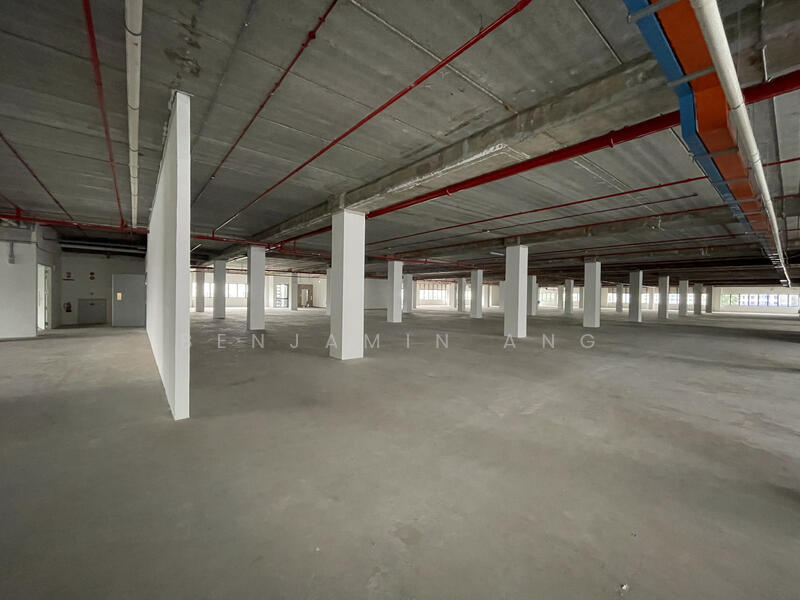 Large Floorplate / Loading Bays / B2 unit / Hoist Up, , 40193 sqft ...