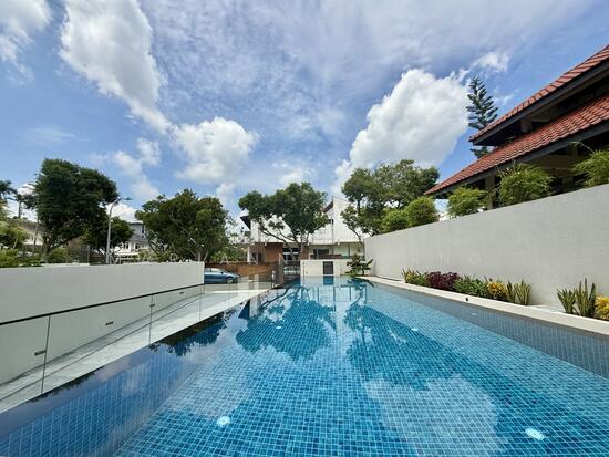 Exquisite Detached Home 3.5 Storey with Sprawling Basement Detached ...