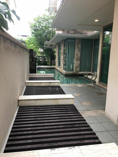 Beautiful 2-storey bungalow with attic & basement near Nex, Chiltern ...