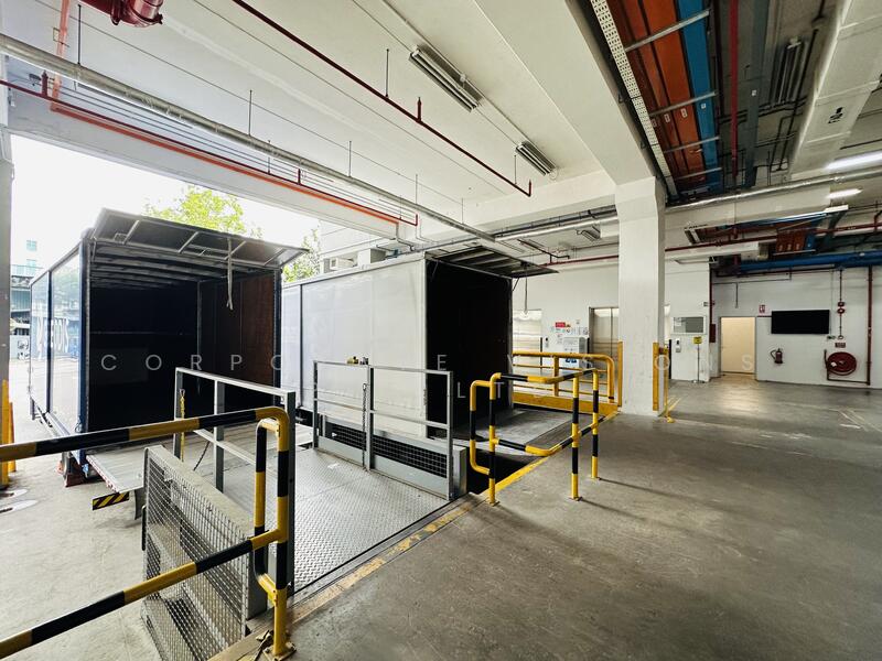 ENTIRE FLOOR BUSINESS 2 SPACE 5 mins walk to MRT. Suits Cleanroom ...