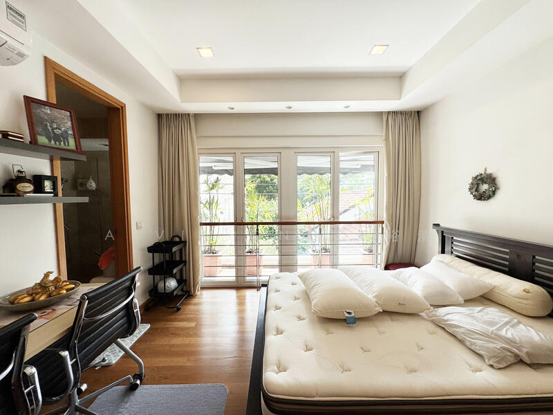 Majestic Detached With Huge Garden For Sale! Detached House For Sale at ...