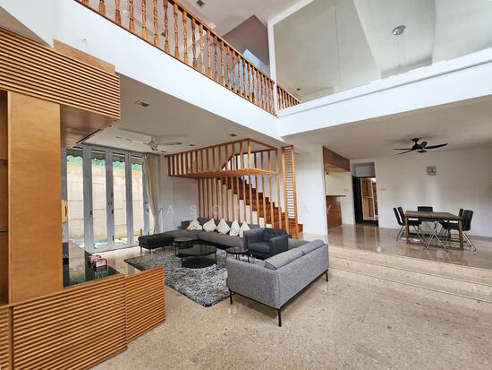 Modern And Renovated Detached On Elevated Land Detached House For Sale ...