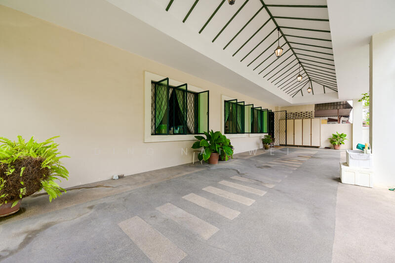 Freehold District 19 Corner Terrace. 5min Stroll to Serangoon MRT & Nex ...