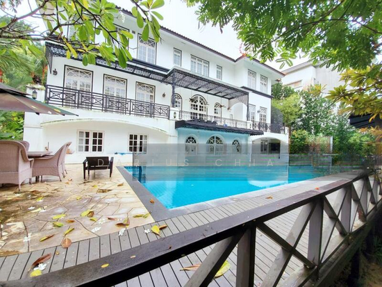 Colonial style GCB, Beautiful Greenery, Minutes to Botanic Gardens Good ...