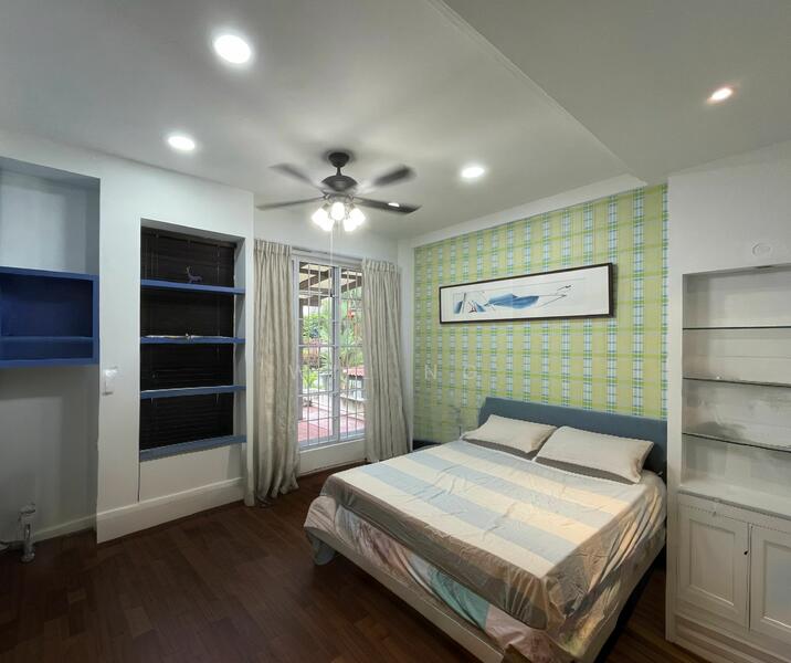 A Well Build Home With Wide Frontage @ Phoenix! Walking Distance To MRT ...