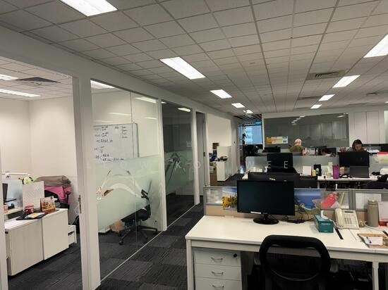 Raffles Place 30 pax fitted office with pantry, server room , 5 manager ...