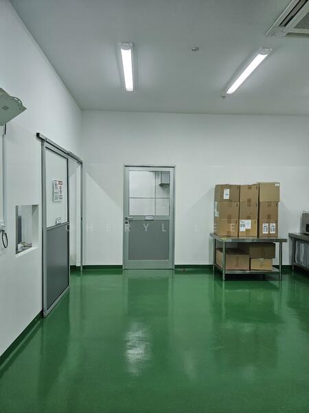 Kitchen East Side Fitted Power Huge Container Space Partial Fitted ...