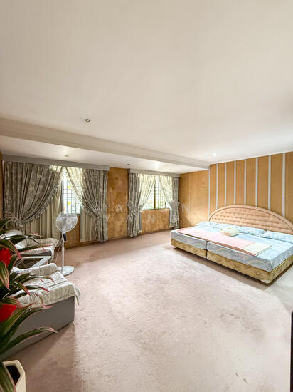 LANDED111: Prime Kembangan Bungalow. 12m Frontage Detached House For ...