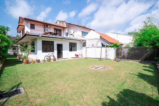 Corner Terrace! Huge Square Land! Unblock! $17xxpsf! Corner Terrace For ...