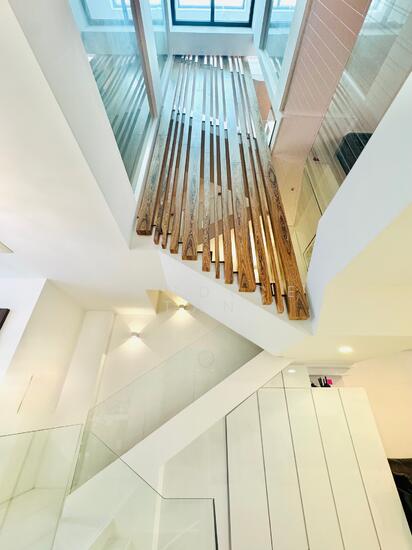 STUNNING 5 BEDROOMS ⭐️, 3.5 STOREY W BASEMENT. WALK TO PARK & AMENITIES ...