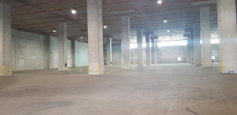 Warehouse Ramp up, High ceiling height, Loading Bays, Large floorplate ...