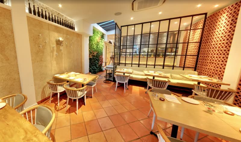 Fully-Fitted Modern Restaurant Ground Floor Space on Tras Street, Tras ...