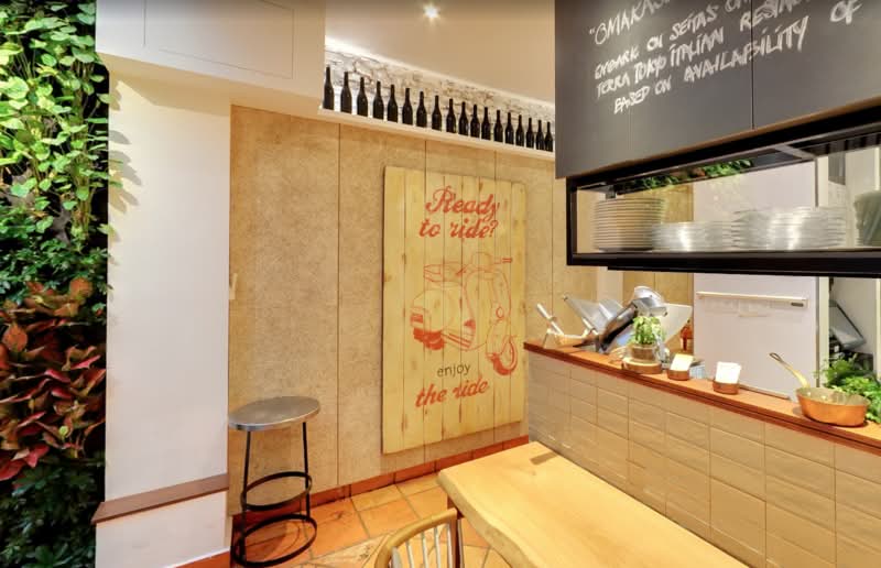 Fully-Fitted Modern Restaurant Ground Floor Space on Tras Street, Tras ...
