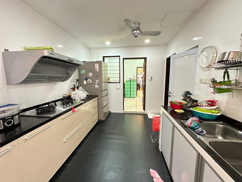 D19 Spacious Family Corner Terrace ★ Minutes to Serangoon MRT & NEX ...