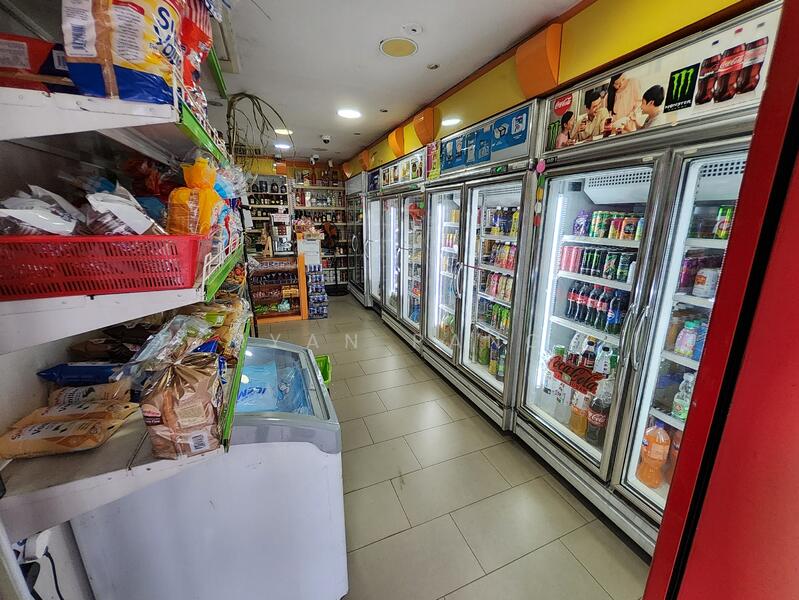 Retail Shop at Eight Courtyards, 8 Canberra Drive, 1,087 sqft, Shop ...