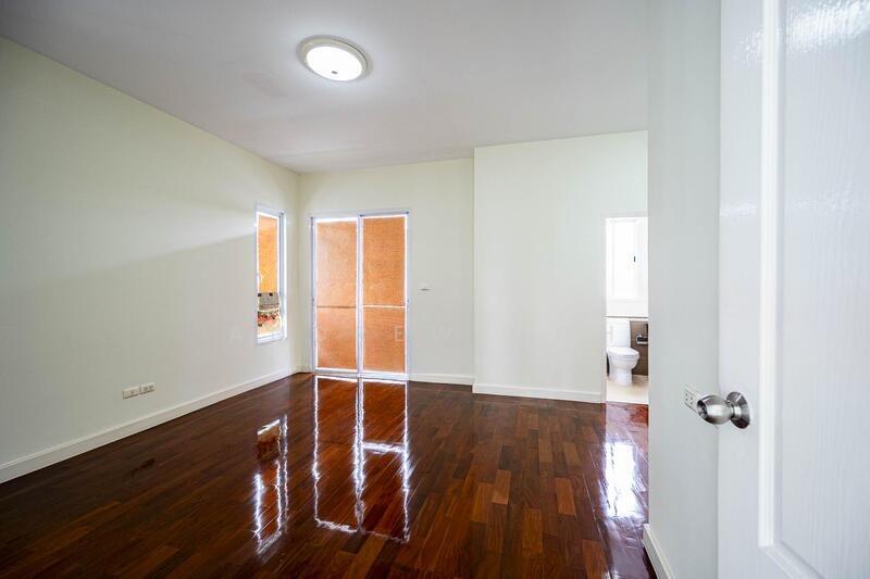 ⭐️DETACHED INTO 4 TERRACES⭐️$19XX PSF BUILT⭐️SQUARE PLOT⭐️可分割为 4 间排屋⭐️ ...