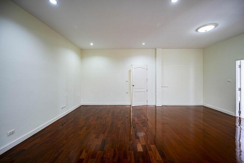 ⭐️DETACHED INTO 4 TERRACES⭐️$19XX PSF BUILT⭐️SQUARE PLOT⭐️可分割为 4 间排屋⭐️ ...