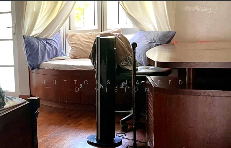 Quiet. Garden views Semi-D within 1km of Henry Park Primary. Semi ...