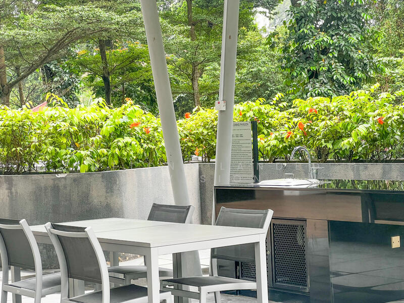 Quiet. Garden views Semi-D within 1km of Henry Park Primary. Semi ...