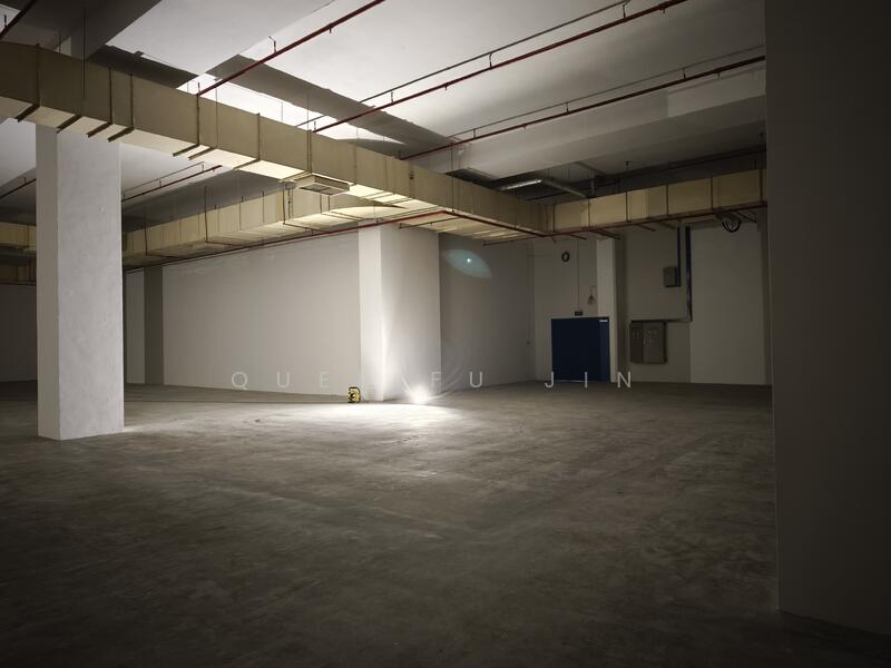 Spacious Light Industrial Units in the North with High Ceiling ...