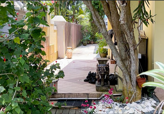 Garden views Semi-D within 1km of Henry Park Primary. Semi-Detached ...