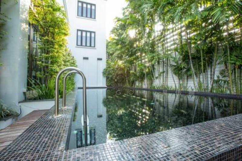 HUGE PLOT 🔥 Outstanding Potential 🔥near BOTANIC GARDENS!! Good Class ...