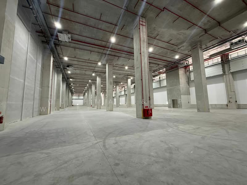 10m Ceiling | 27 Bays | Ground Floor Warehouse in Pioneer, , 100,000 ...