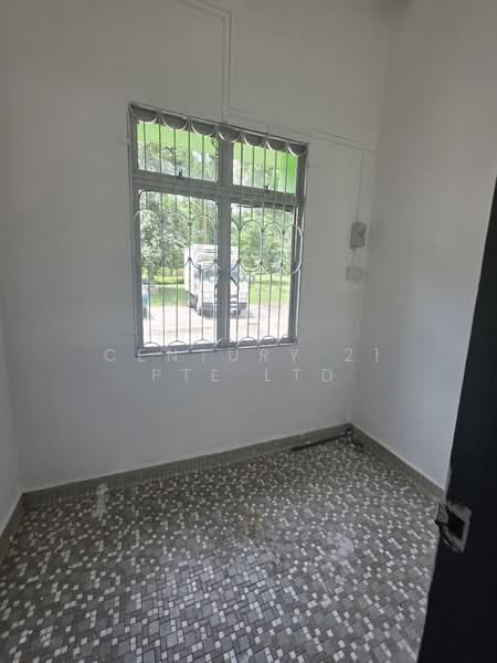 MAIN UPPER THOMSON ROAD PRIME SHOP, FANTASTIC WIDE SHOP FRONT WITH ...